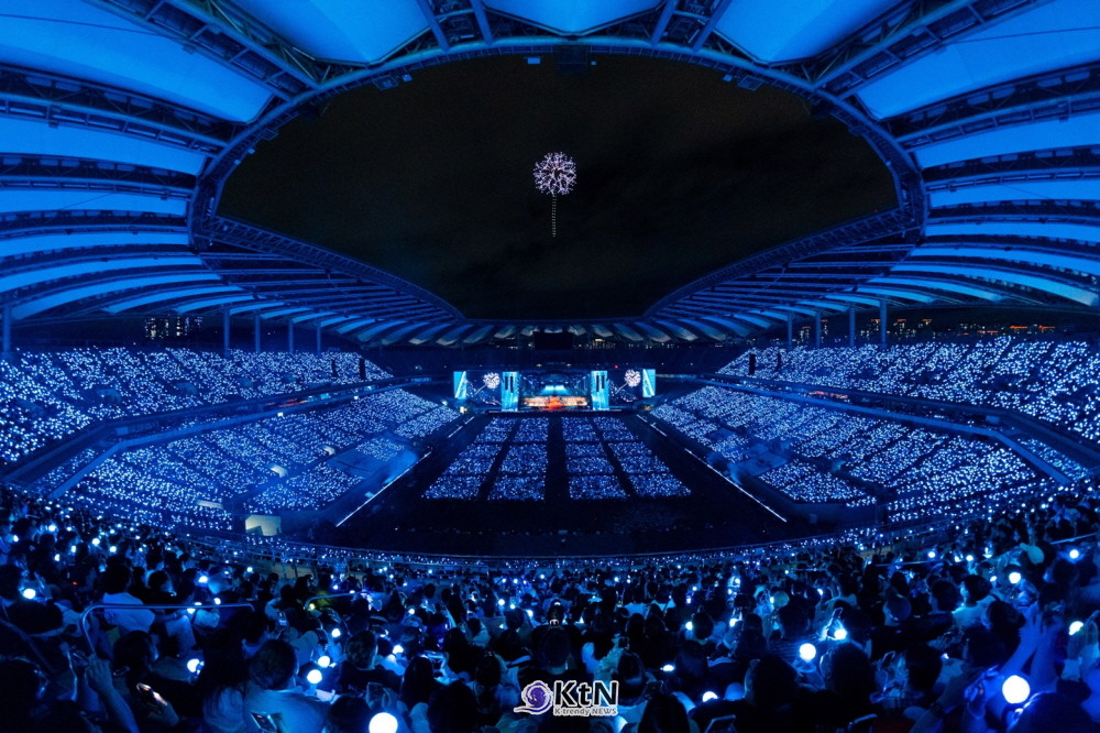 아이유, 2024년 첫 월드 투어 '더 위닝(HEREH ENCORE : THE WINNING)' CGV 개봉