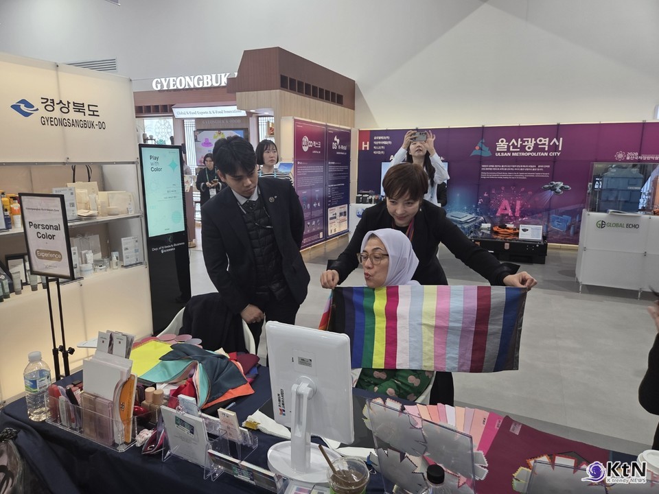 인도네시아 대사 부인 위디아 헤라완, 경주 APEC K-뷰티 체험 참여… 퍼스널 컬러 진단으로 본 한국 뷰티의 경쟁력
